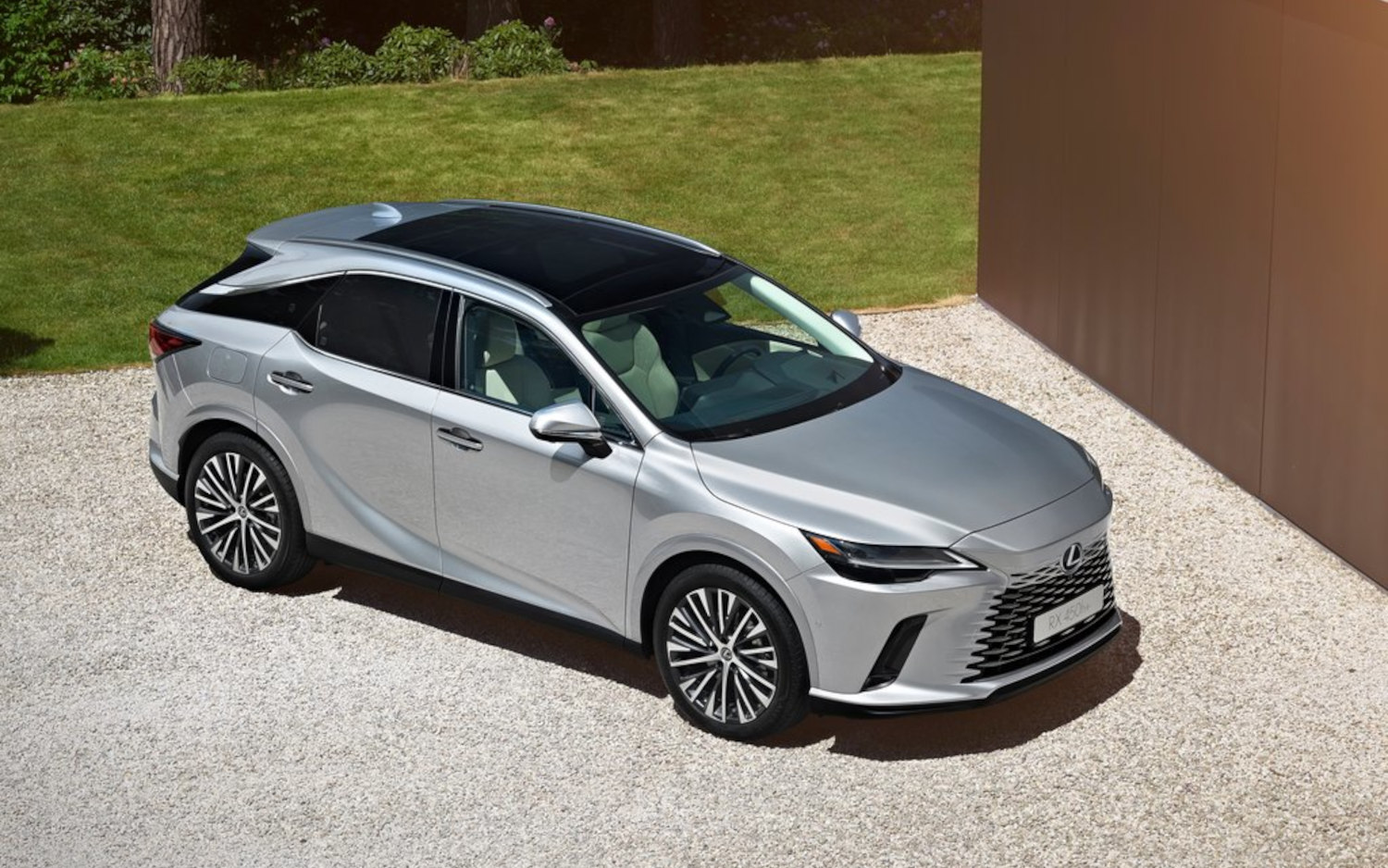 Lexus RX 450h+ 2023 | SUV Drive